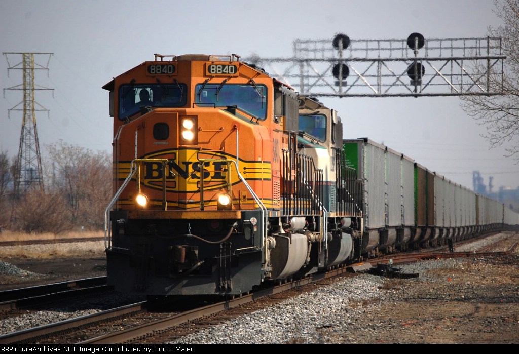 BNSF 8840 & 9487